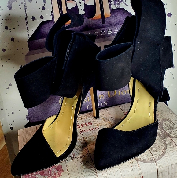 Aminah Abdul Jillil | Shoes | Aminah Abdul Jillil Suede Dorsay Pumps ...